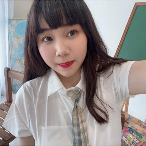 主動型女友！「LaraFan 雙囍」小手在雙腿間游移，就等你隨時上工！